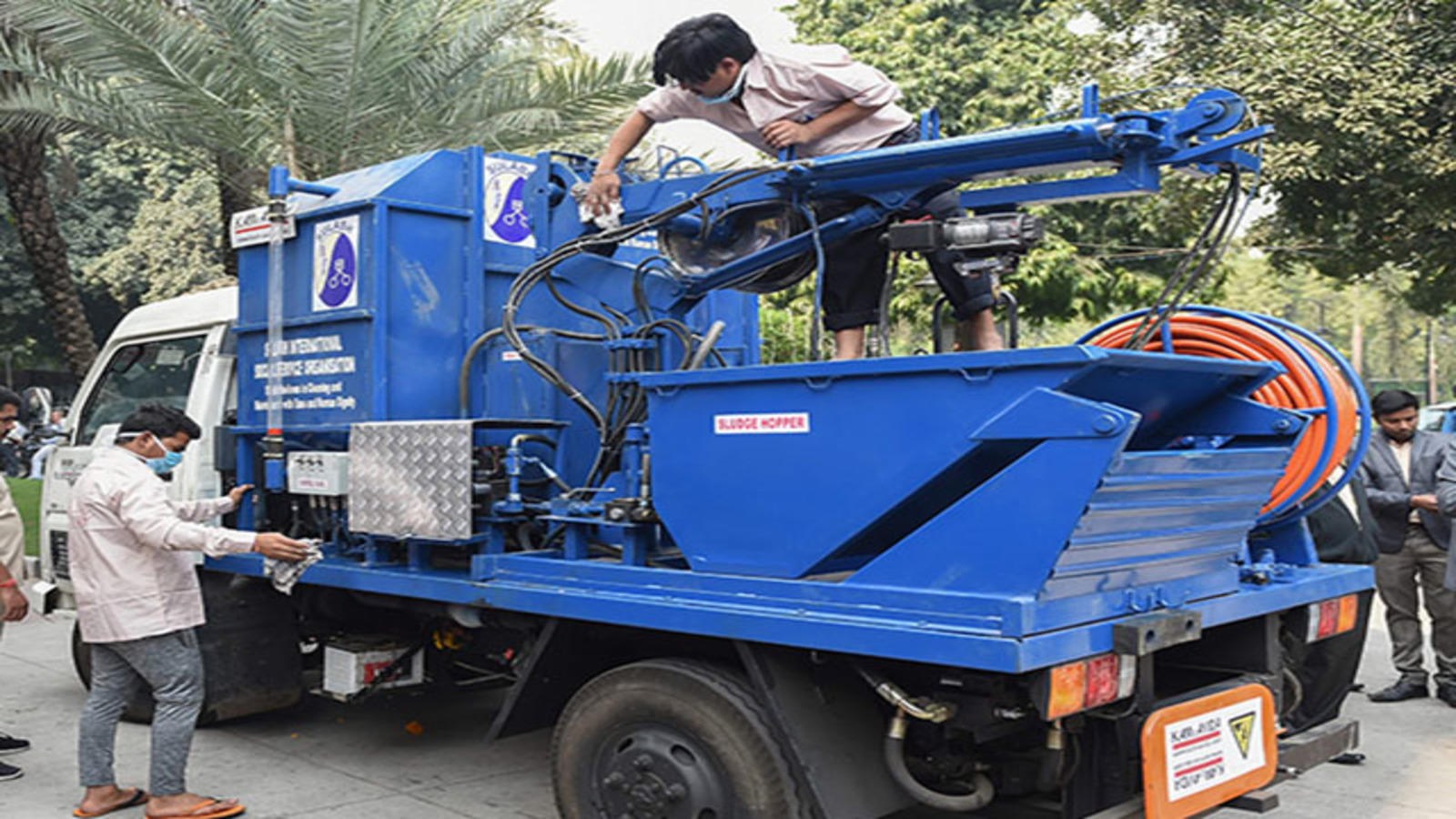 CSIR-CMERI Mechanized Scavenging System